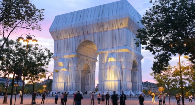 Triumfo arkos faktai: Paryžiaus karūnos brangakmenio atidengimas