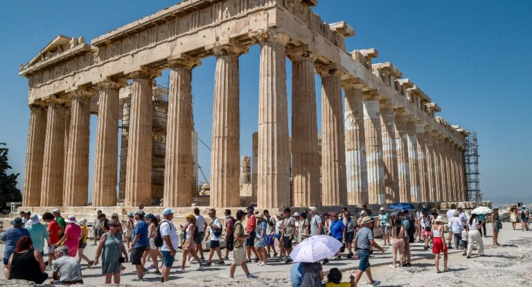 Find Out the Best Time to Visit Acropolis of Athens!